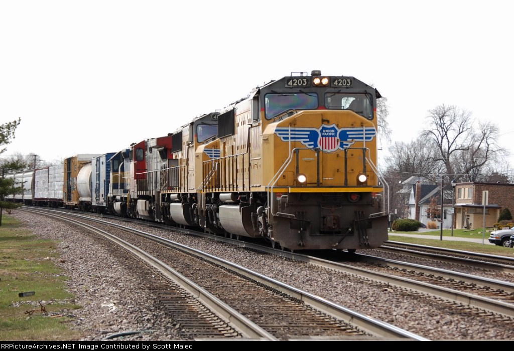 UP 4203, 4634, CN 2520 & ICE 6213
